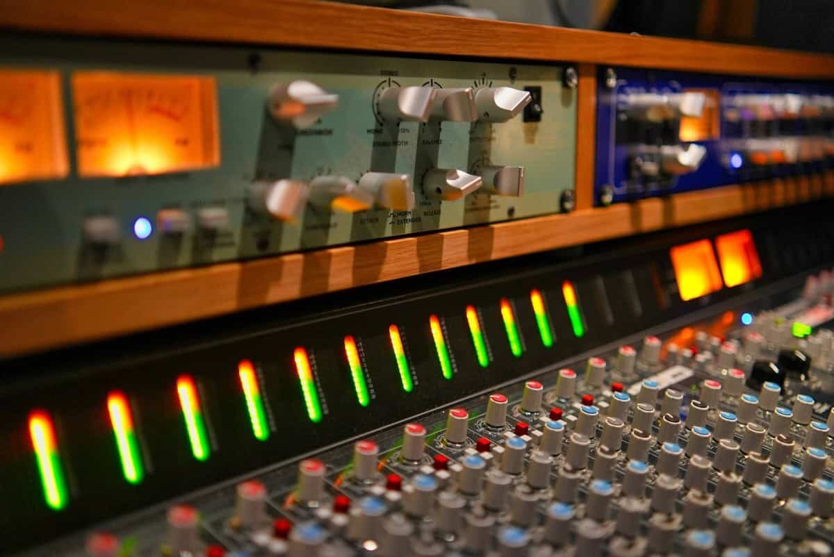 SOUND GALLERY STUDIOS: THE SOUND OF MUSICAL CREATIVITY IN EXETER ...